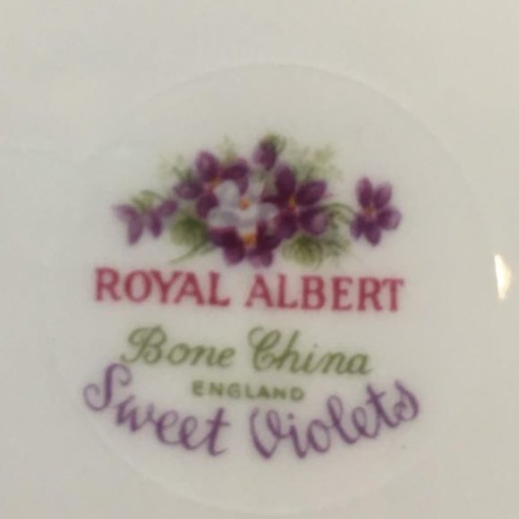 Royal Albert | Dining | Royal Albert Sweet Violet 5 Piece Place Setting | Poshmark